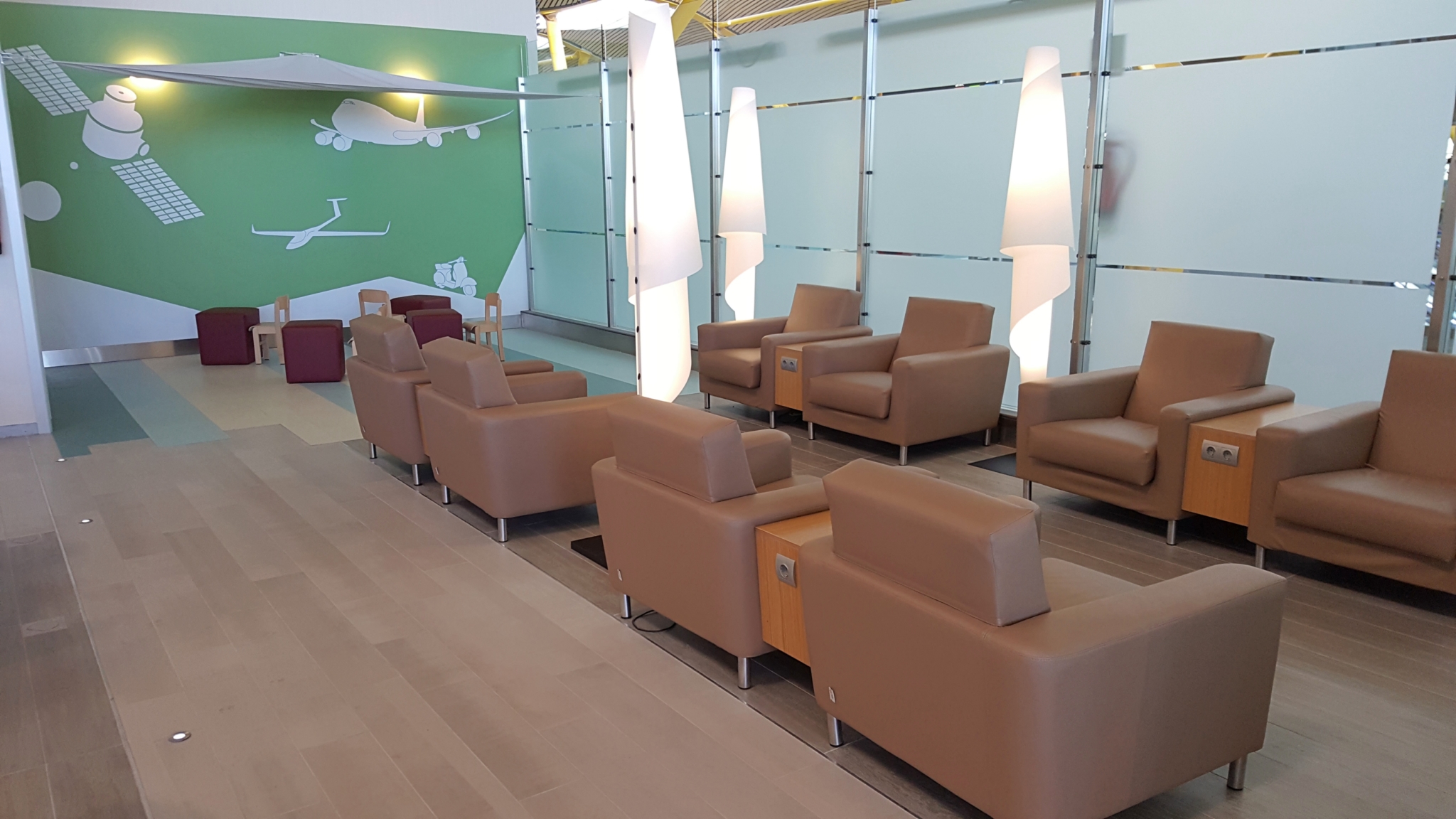 Sala VIP Neptuno en la Terminal 4S en el Aeropuerto de Madrid - Barajas ...