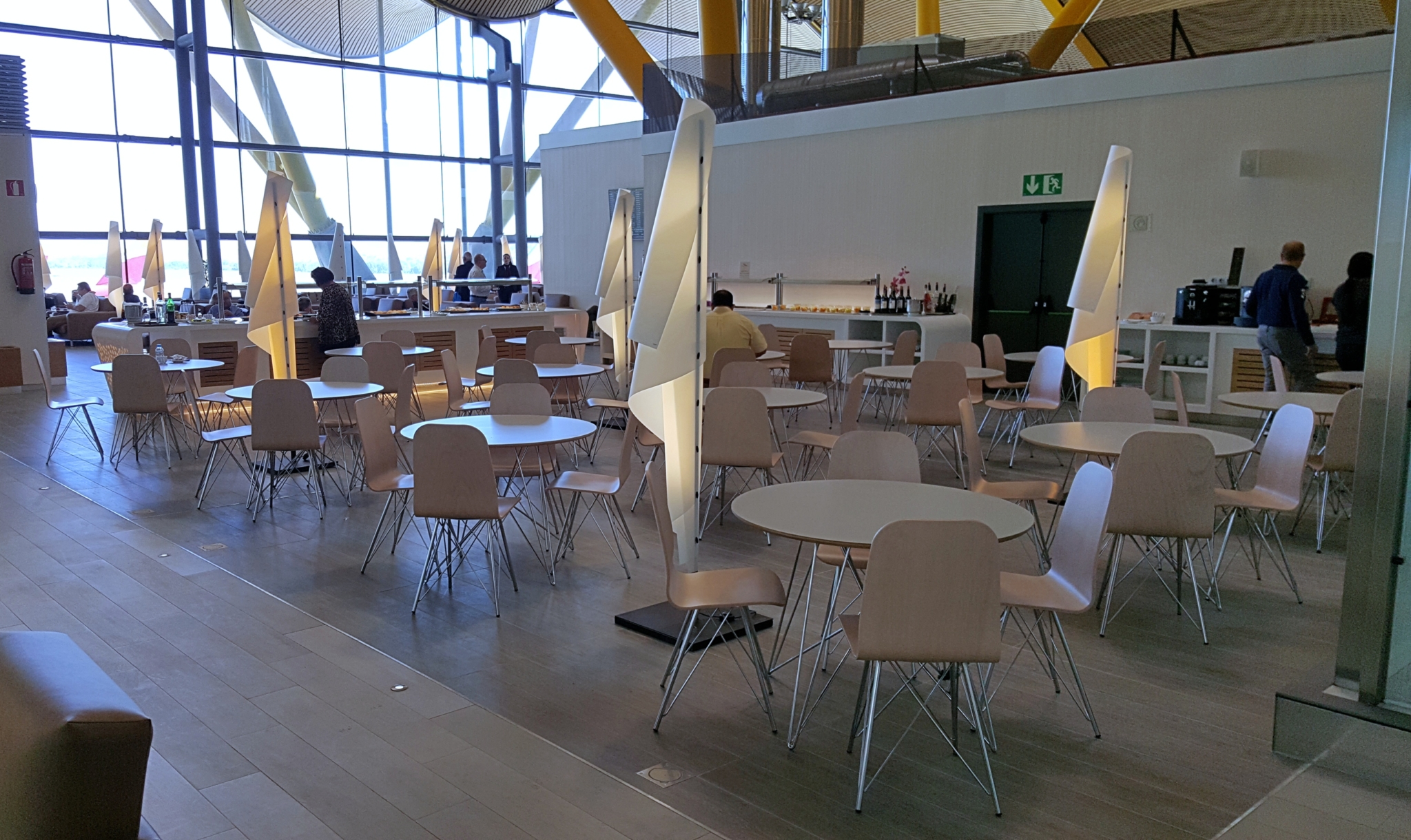 Sala VIP Neptuno en la Terminal 4S en el Aeropuerto de Madrid - Barajas ...
