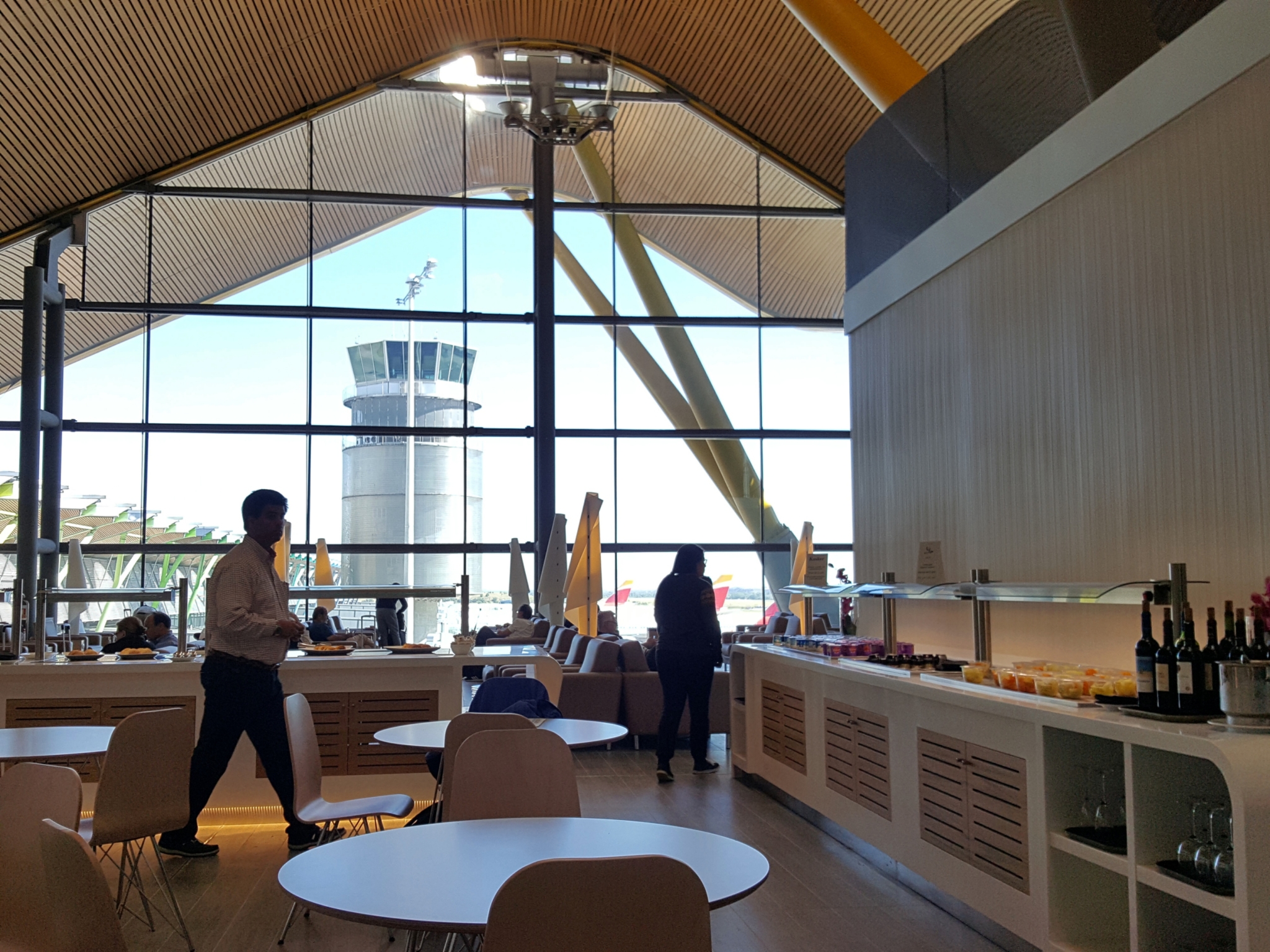 Sala VIP Neptuno en la Terminal 4S en el Aeropuerto de Madrid - Barajas ...