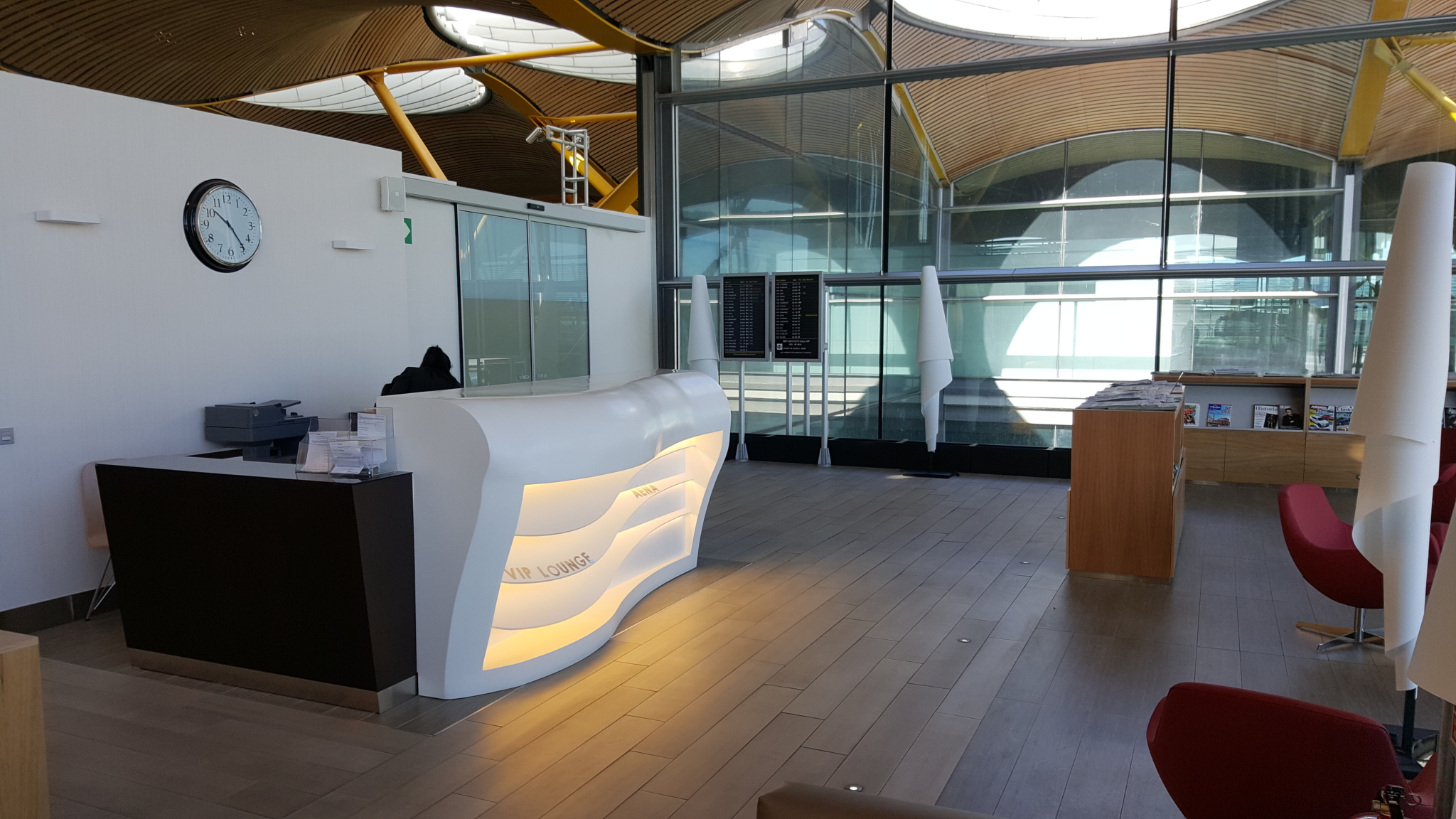 Sala VIP Neptuno en la Terminal 4S en el Aeropuerto de Madrid - Barajas ...