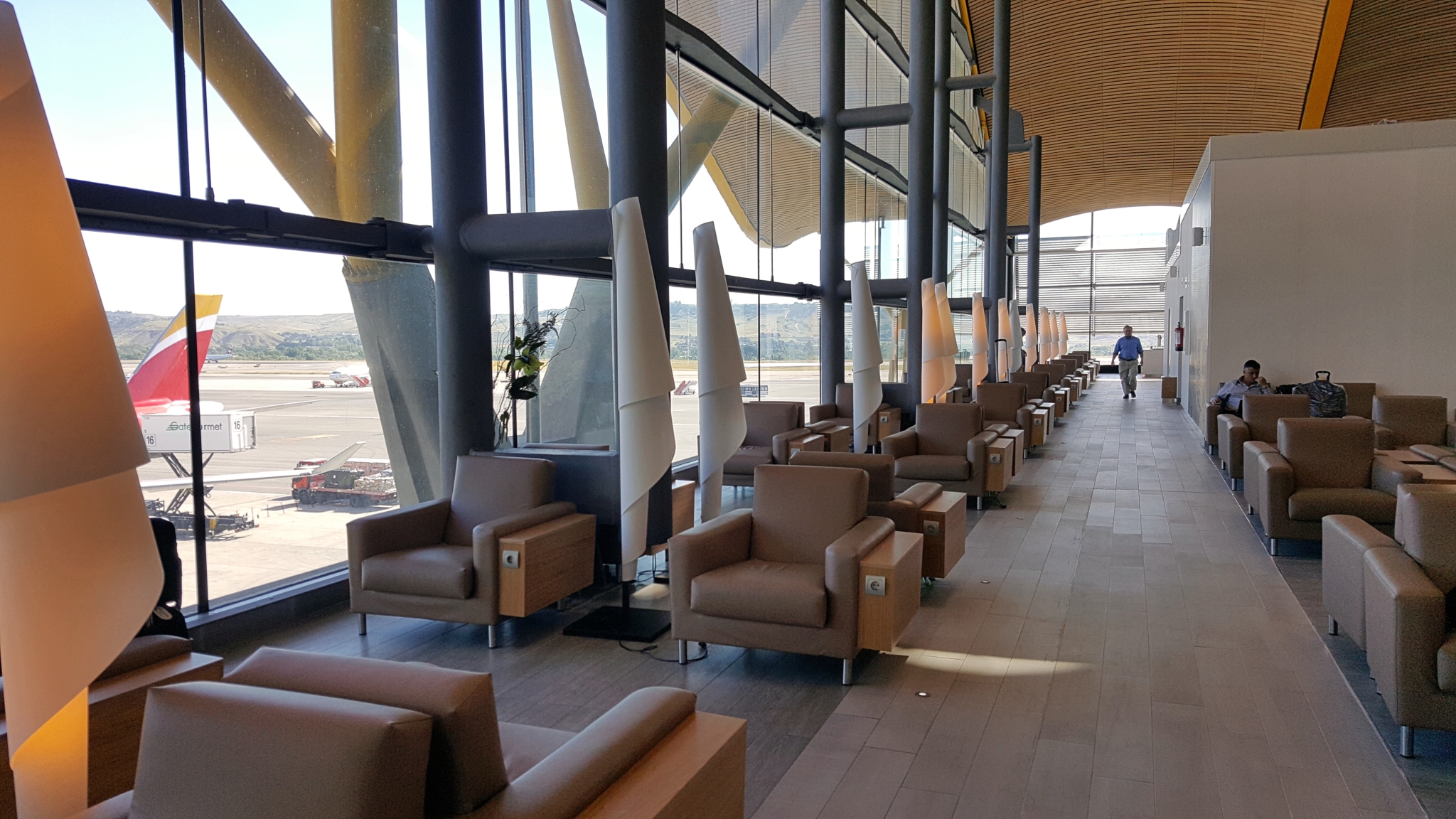 Sala VIP Neptuno en la Terminal 4S en el Aeropuerto de Madrid - Barajas ...